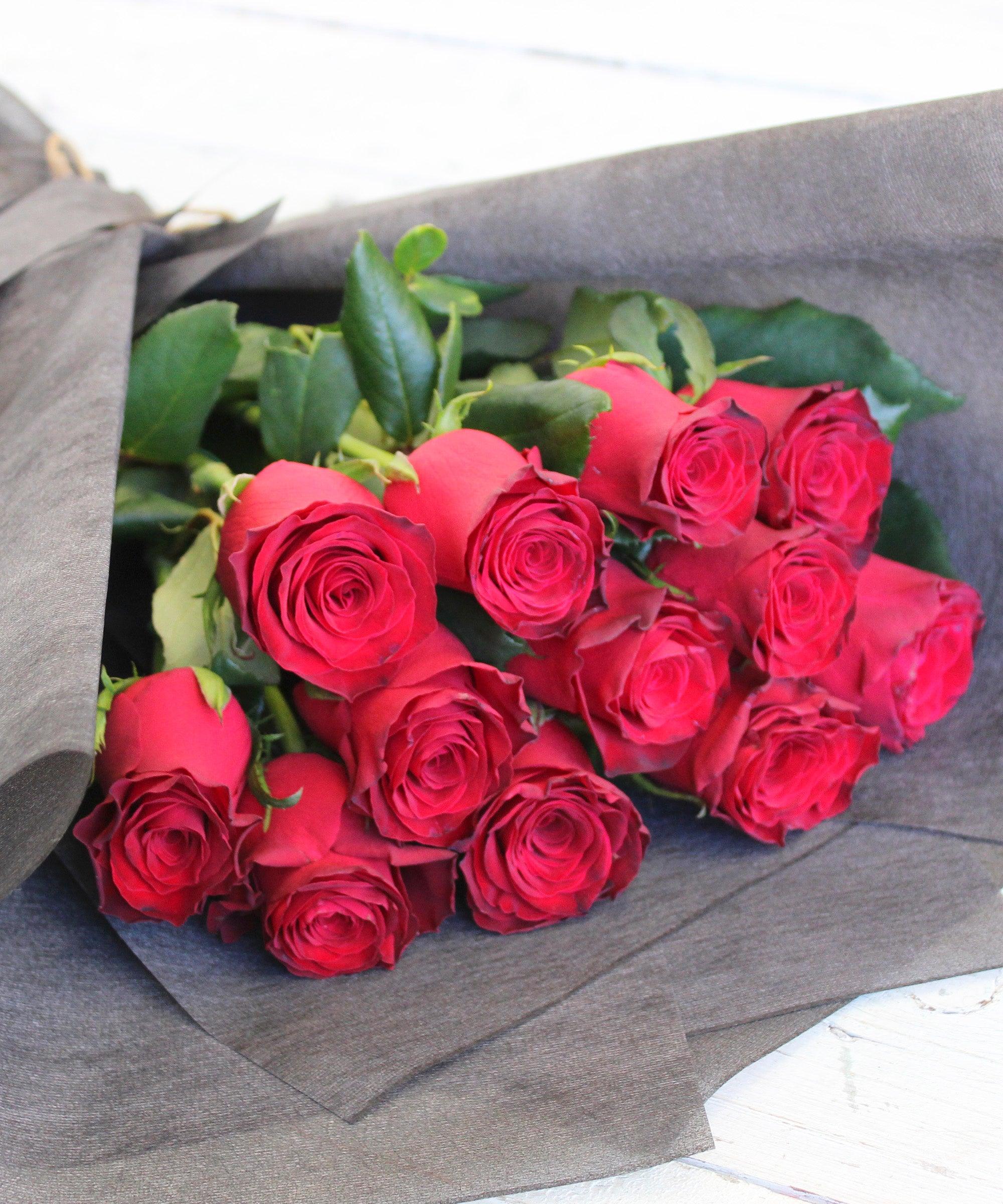 Red Roses Bouquet/ Valentines flowers roses bouquet | Same day delivery ...